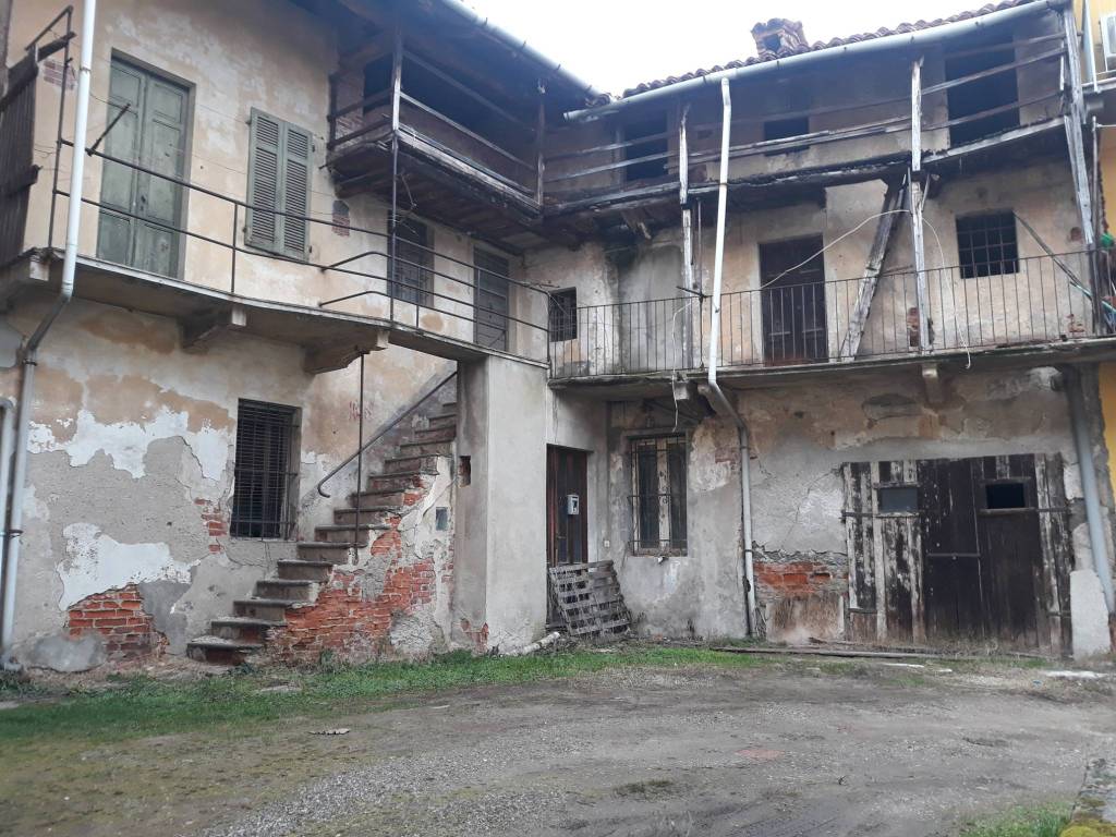 Vendita Terratetto unifamiliare in via Novara Cameri. Da ristrutturare ...