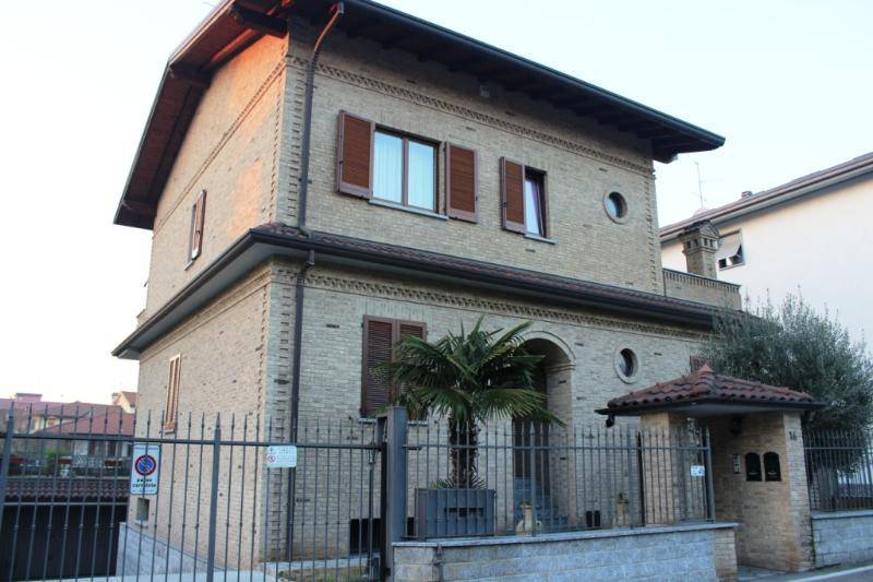 Sale Two-family villa in via Galileo Galilei Giussano. Excellent ...