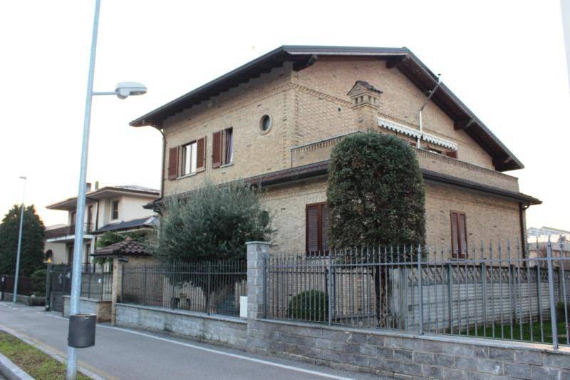 Sale Two-family villa in via Galileo Galilei Giussano. Excellent ...