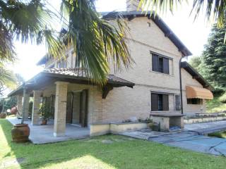 Case con piscina in vendita Galliate Lombardo - Immobiliare.it