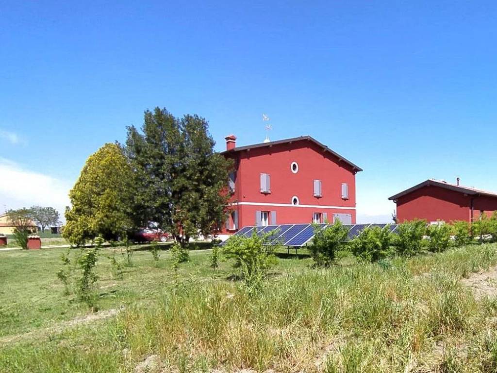 Sale Farmhouse in via Villa Gardè 473 San Felice sul Panaro. New ...