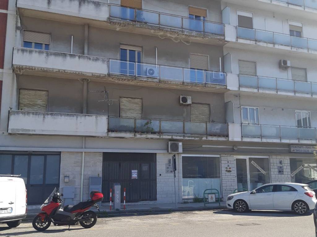 locale-commerciale-via-alessio-valore-31-messina-rif-77378812