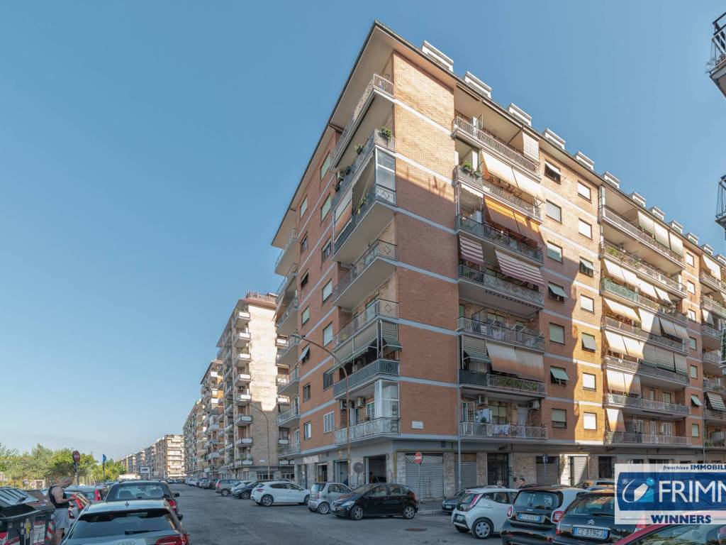 Vendita Appartamento Roma. Trilocale in via Attio Labeone. Ottimo stato ...